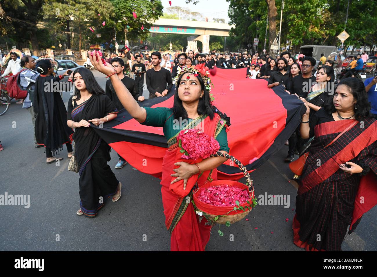 Dhaka, Bangladesh. 25th Mar, 2025.Members of the Prachyanat School of Acting and Design join the ...