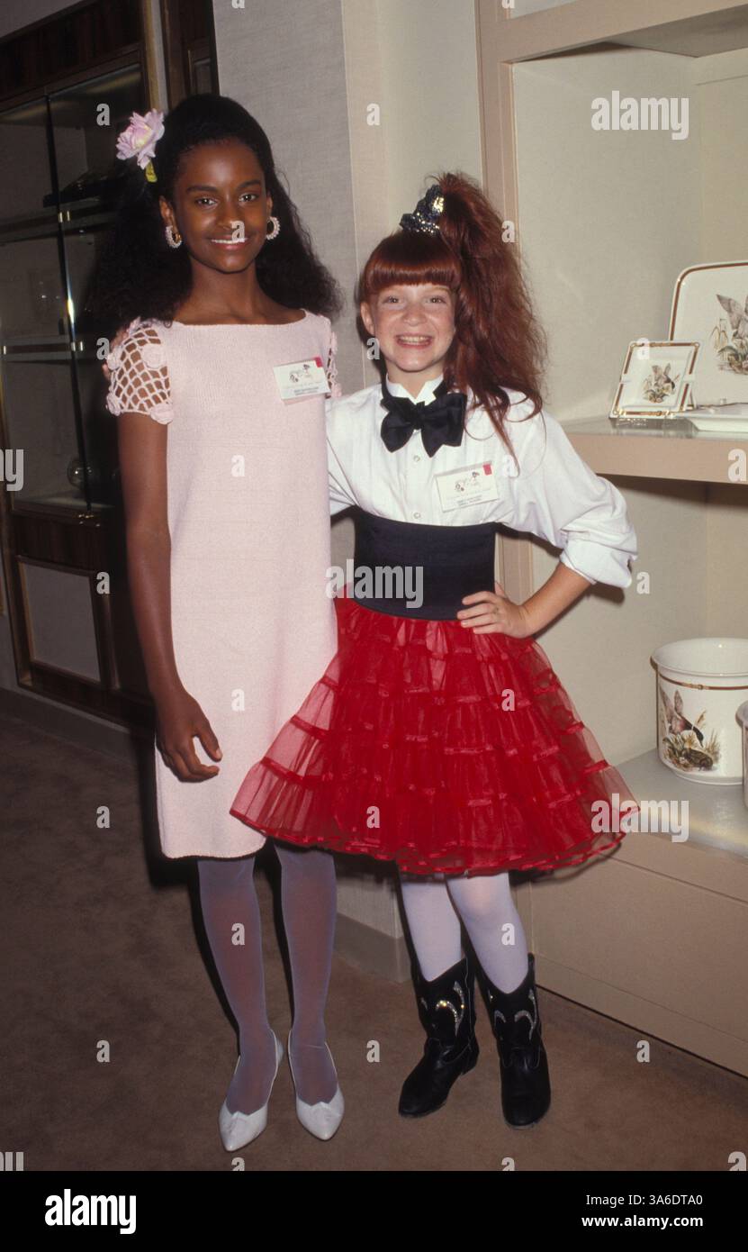 Actresses KENT MASTERS KING (L) & EMILY SCHULMAN Stock Photo - Alamy