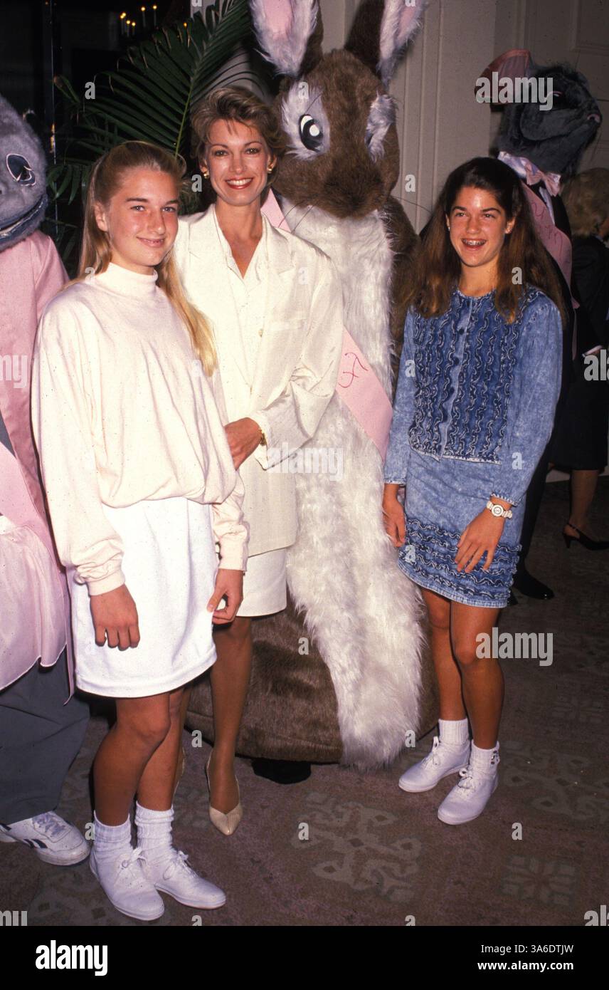 CINDY GARVEY (ex-wife of Baseball Player Steve Garvey) with daughters ...