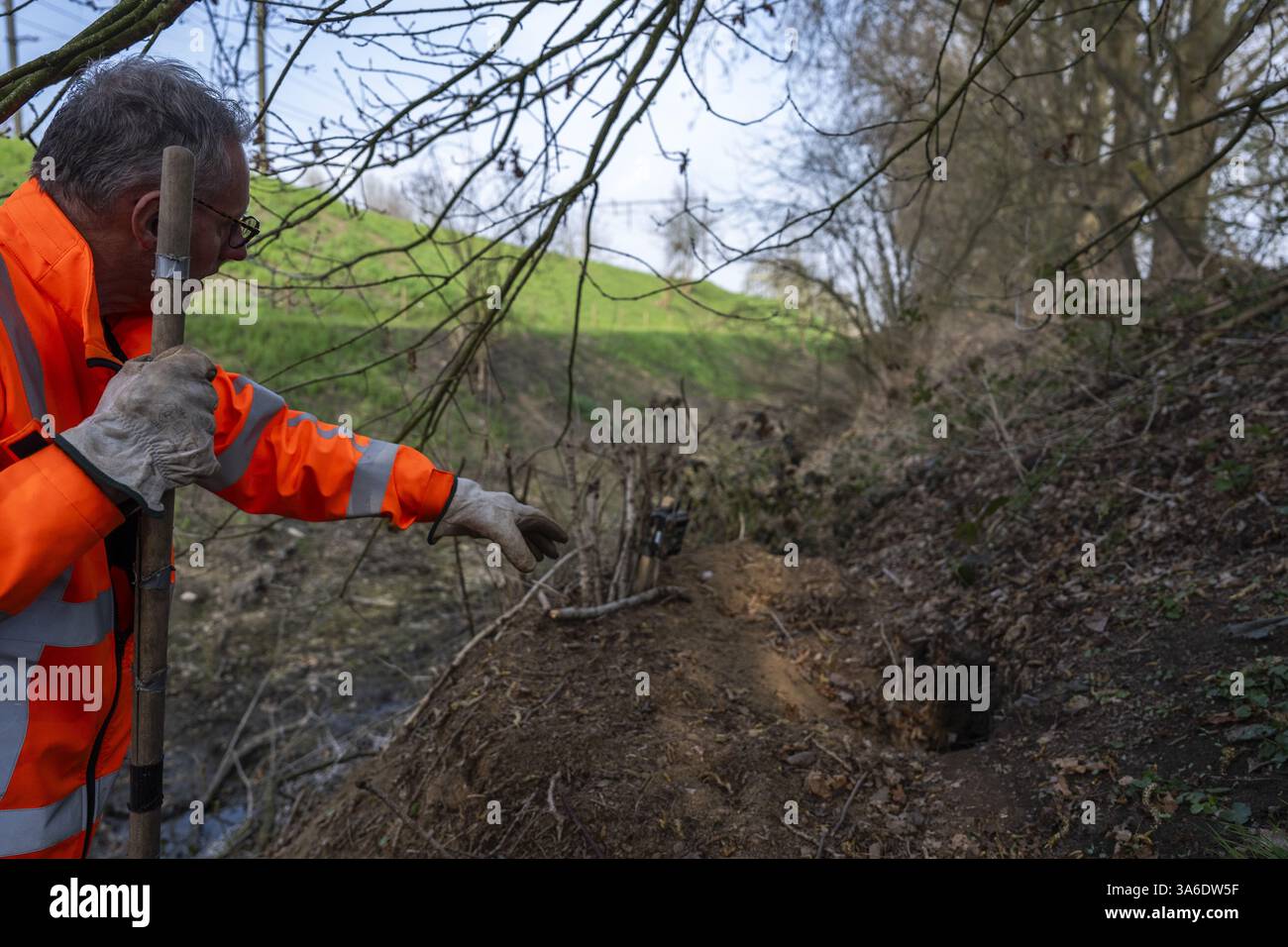RAVENSTEIN - A Prorail employee looks for damage caused by badgers ...
