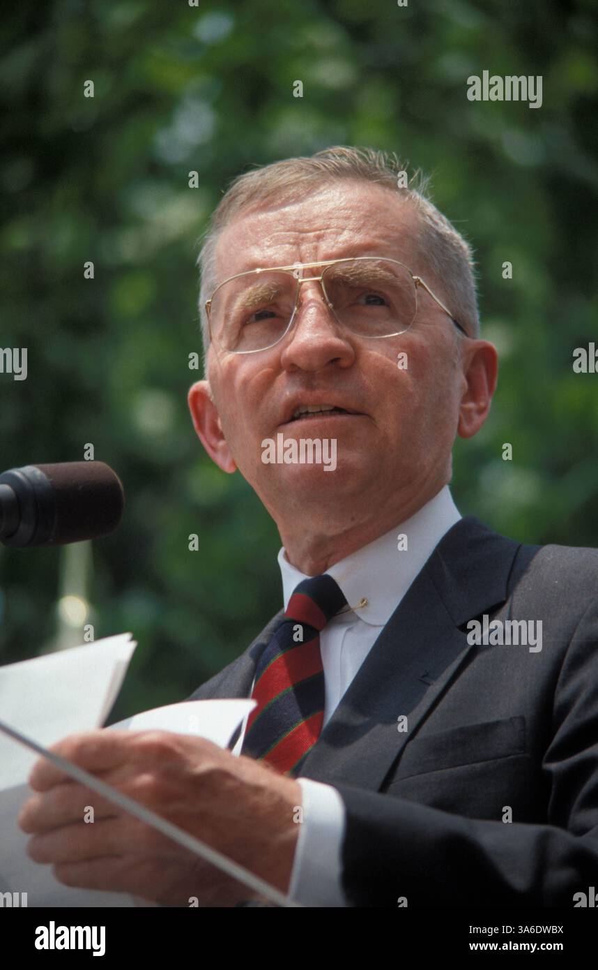Henry ross perot hi-res stock photography and images - Alamy