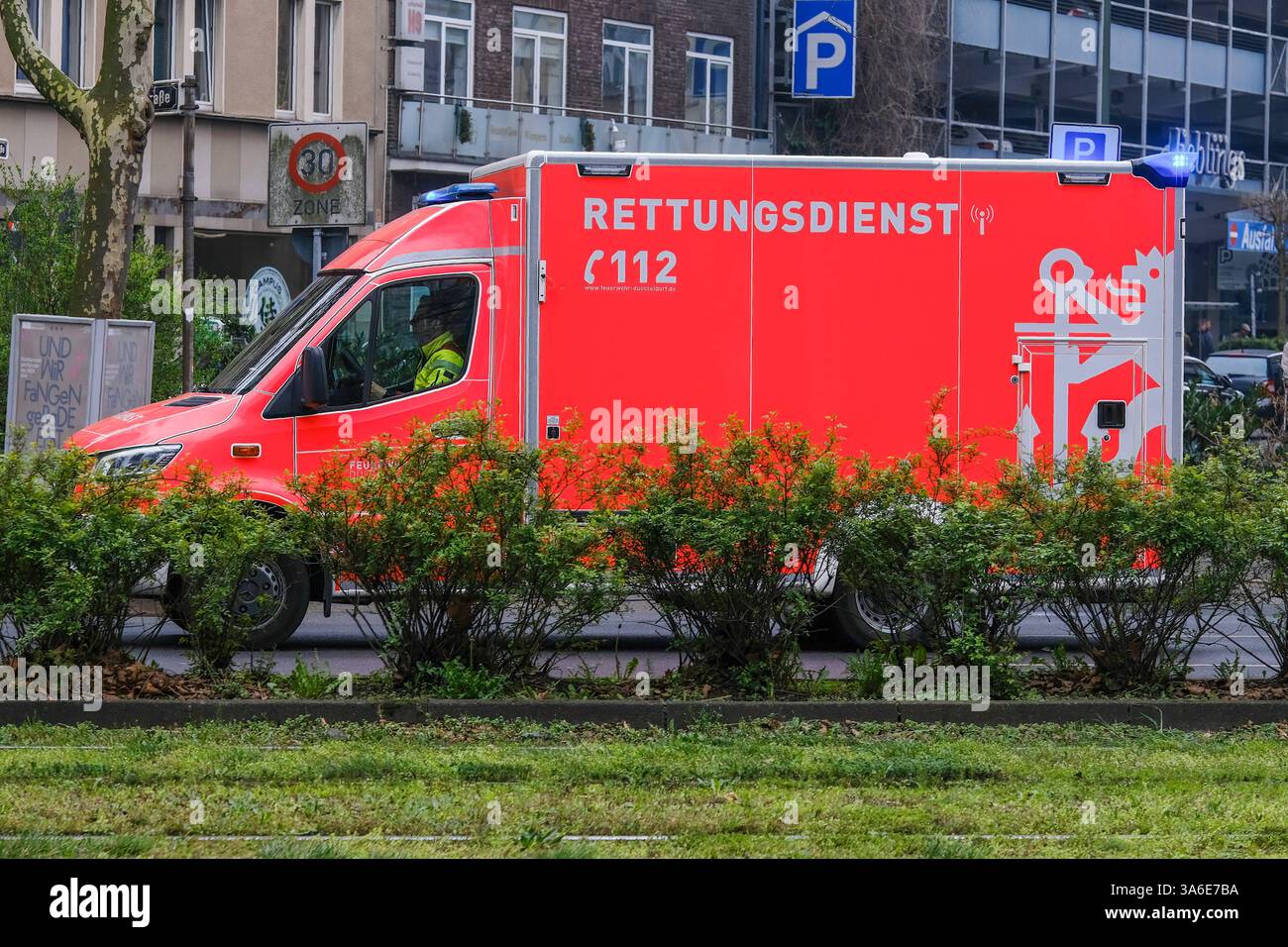 Düsseldorf 25.03.2025 Rettungswagen Rettungsdienst ...