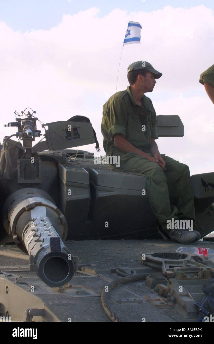 May 09, 2004; Karni Crossing, ISRAEL; Israeli soldiers preparing to go ...