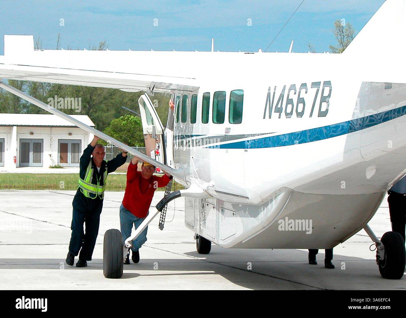 Sep 03, 2004; Key West, FL, USA; Personnel from Naval Air Station (NAS ...