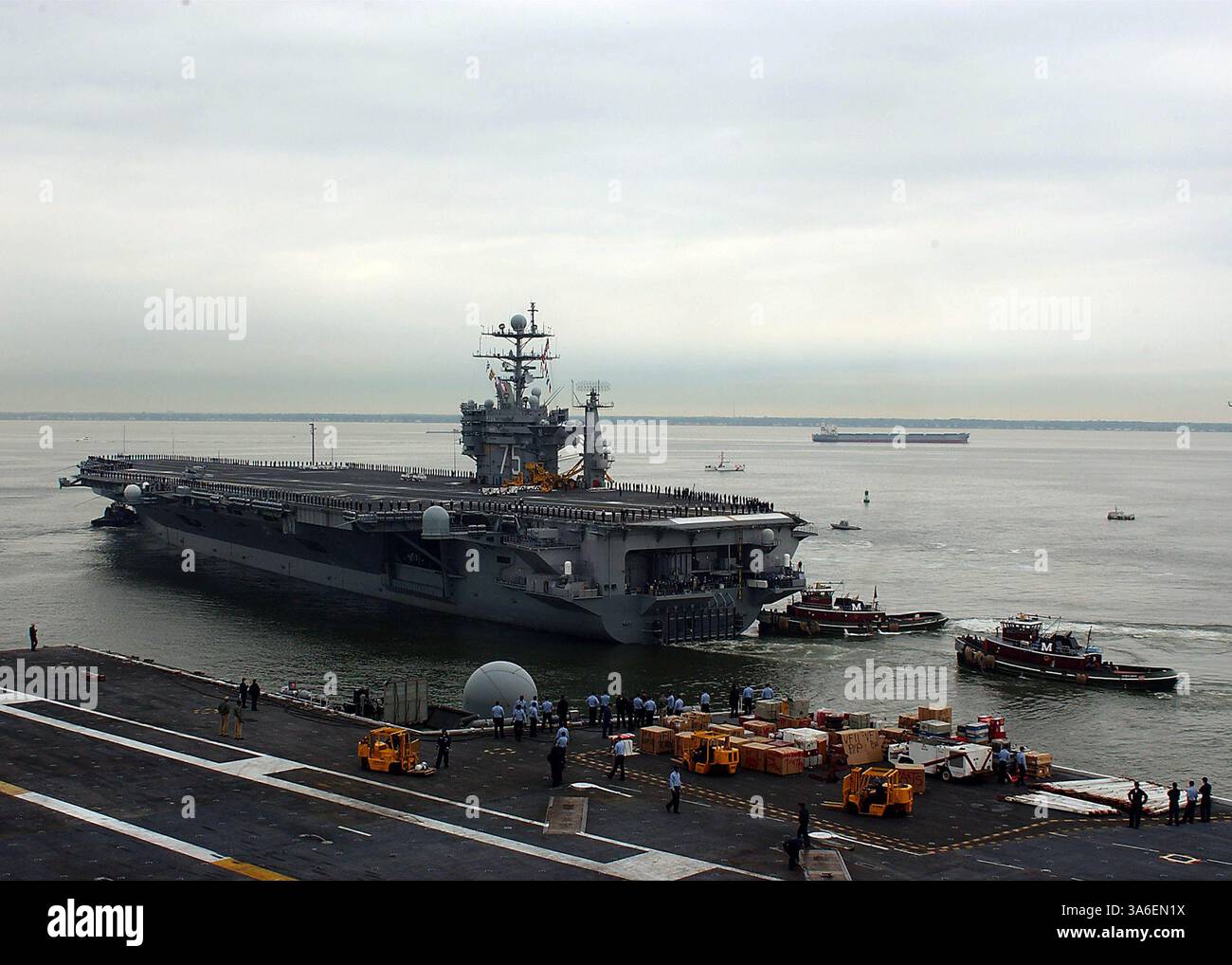 Oct 13, 2004; Norfolk, VA, USA; The Nimitz-class aircraft carrier USS ...