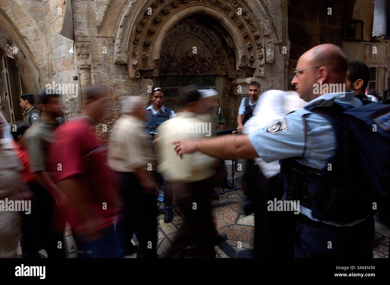 Oct 15, 2004; Jerusalem, ISRAEL; An Israeli Police Officer stands guard ...