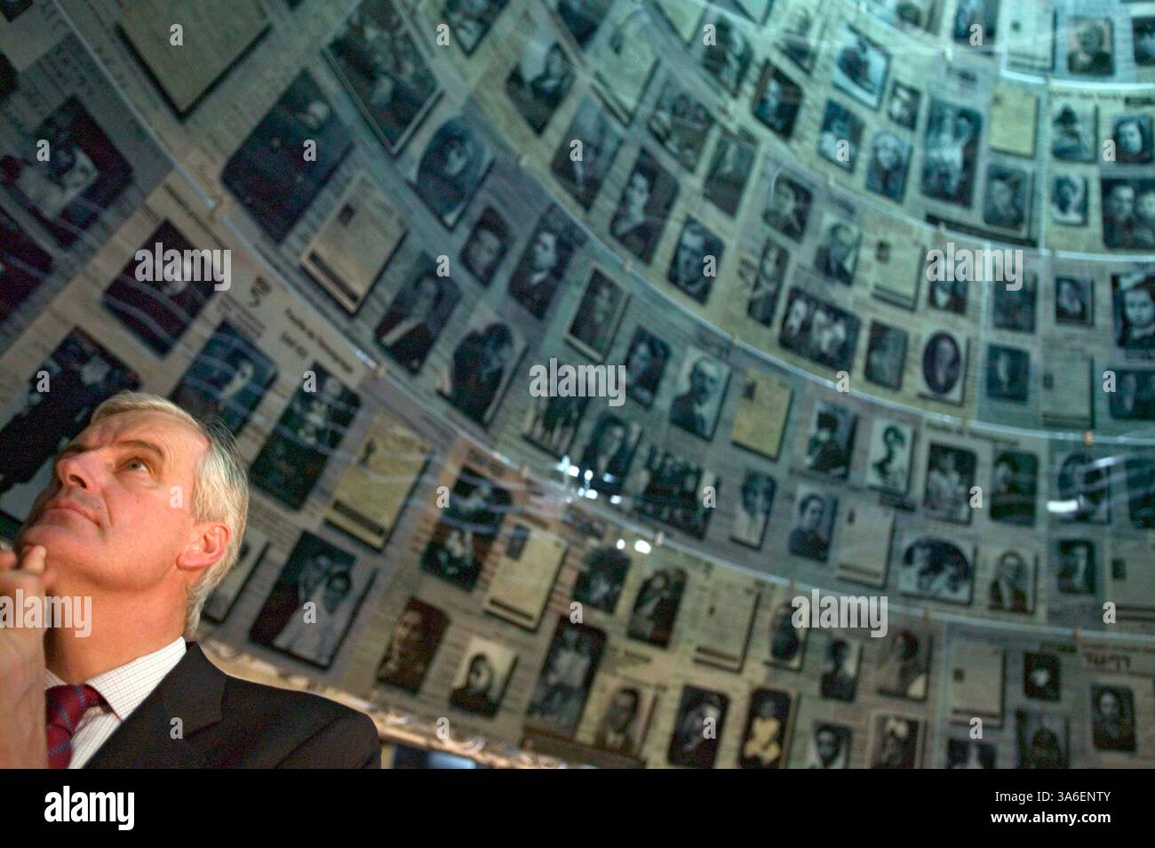 Oct 18, 2004; Jerusalem, ISRAEL; French Foreign Minister, MICHAEL ...