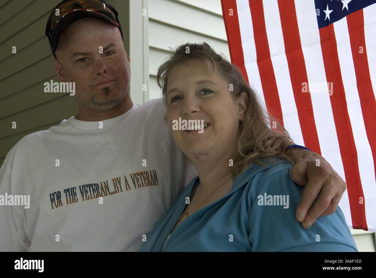 Aug. 4, 2008 - Veteran Mike Mills and his wife Suki pose for portrait ...