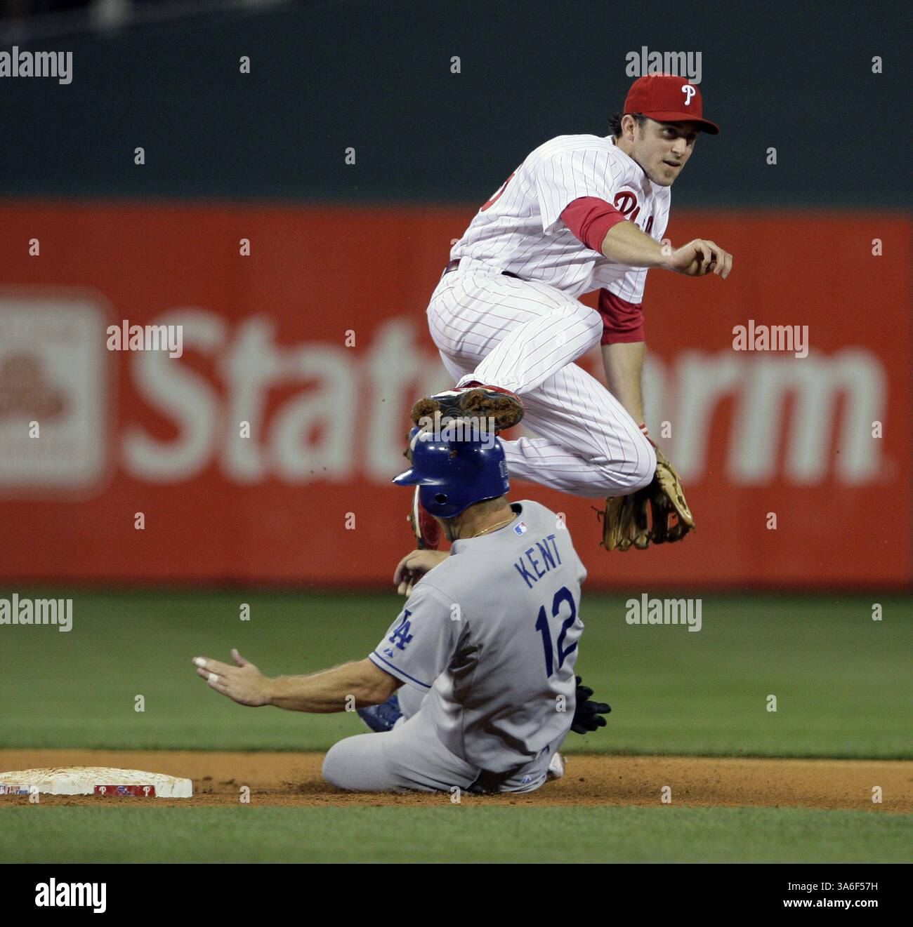 Aug. 25, 2008 - Philadelphia Phillies' Chase Utley forces out Los ...