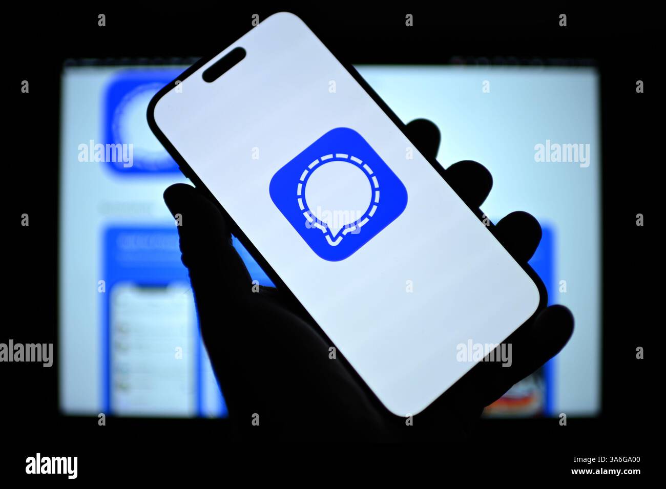 Illustration: View of the 'Signal' encrypted messaging service app logo ...