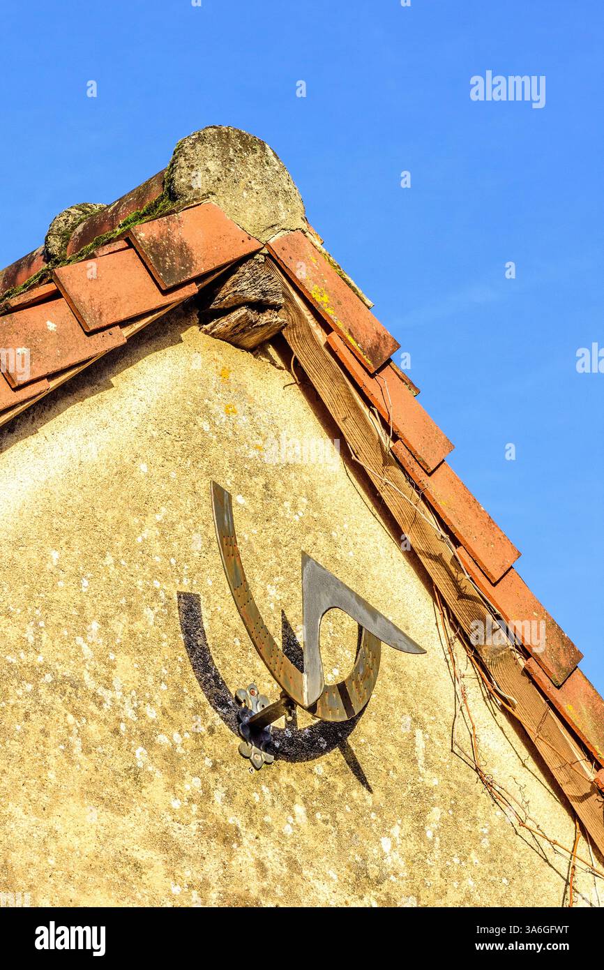 Modern metal sundial on end of old barn building - Angles-sur-l'Anglin ...
