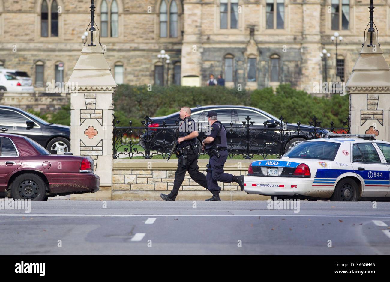 Oct 22, 2014 - Ottawa, Ontario , Canada - RCMP police members clear the ...