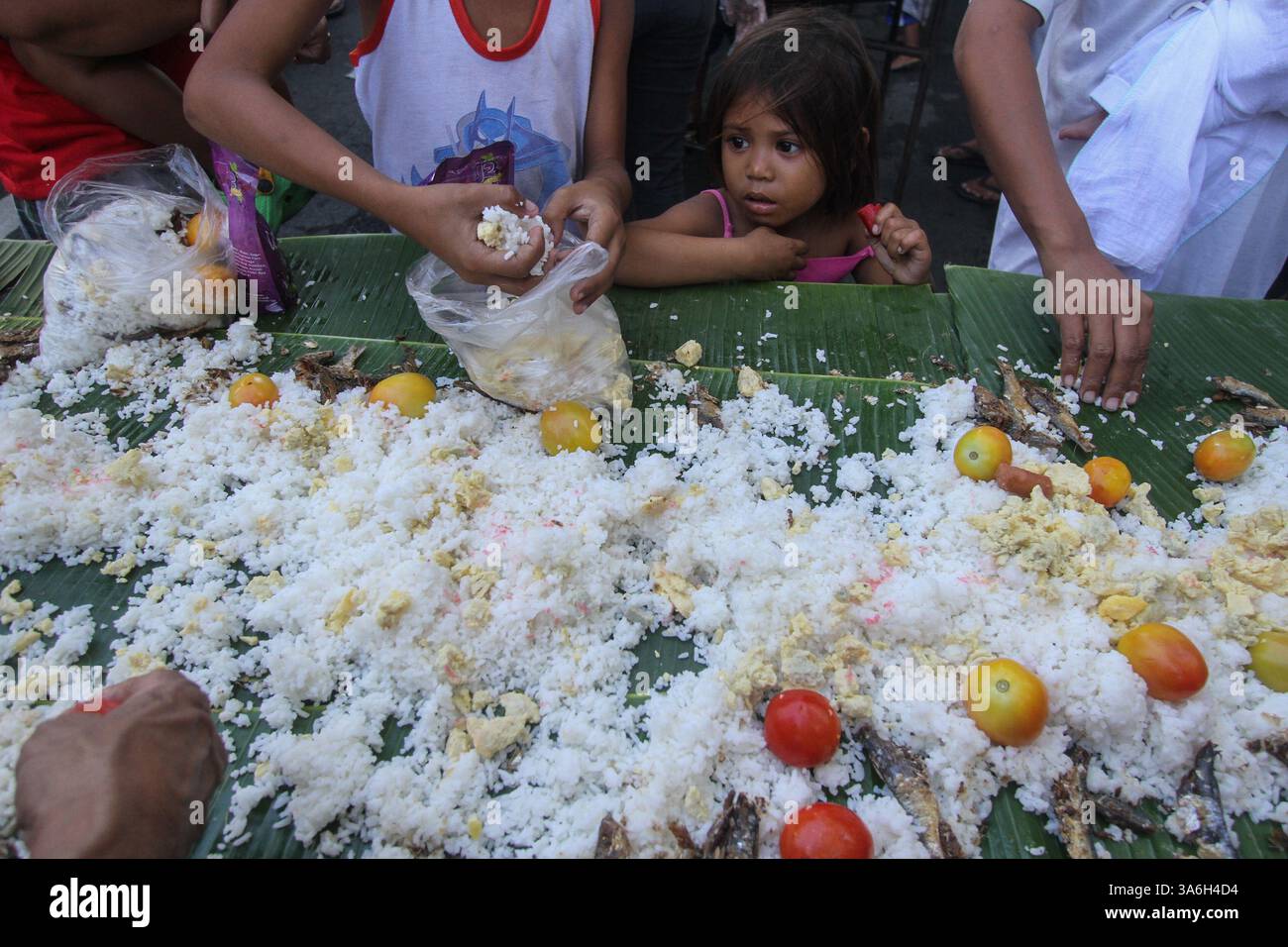 Philippines feeding program hi-res stock photography and images - Alamy