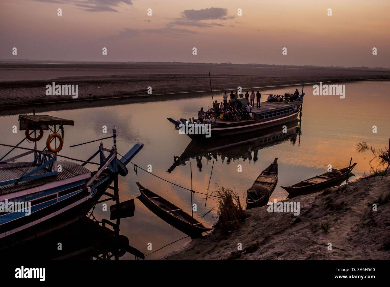 Source of the brahmaputra river hi-res stock photography and images - Alamy