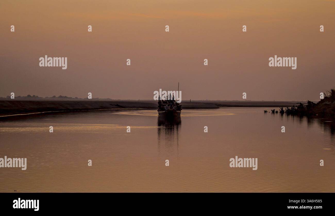 Source of the brahmaputra river hi-res stock photography and images - Alamy