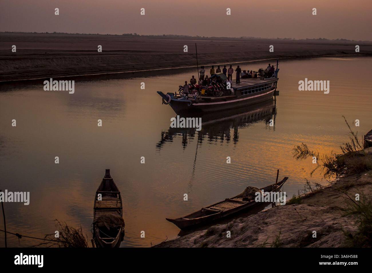 Source of the brahmaputra river hi-res stock photography and images - Alamy