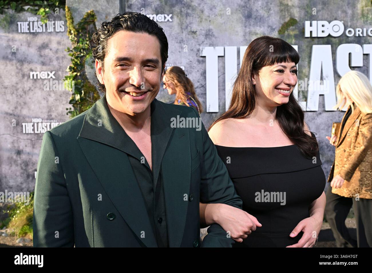 Gabriel Luna mit Ehefrau Smaranda Luna bei der Premiere der zweiten ...