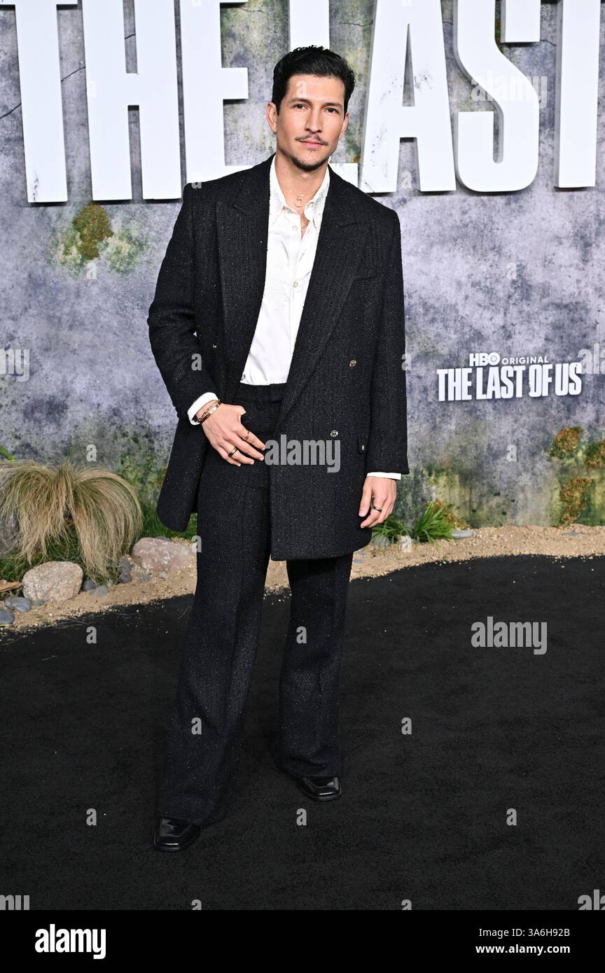 Danny Ramirez bei der Premiere der zweiten Staffel der HBO Serie 'The Last of Us' im TCL Chinese ...