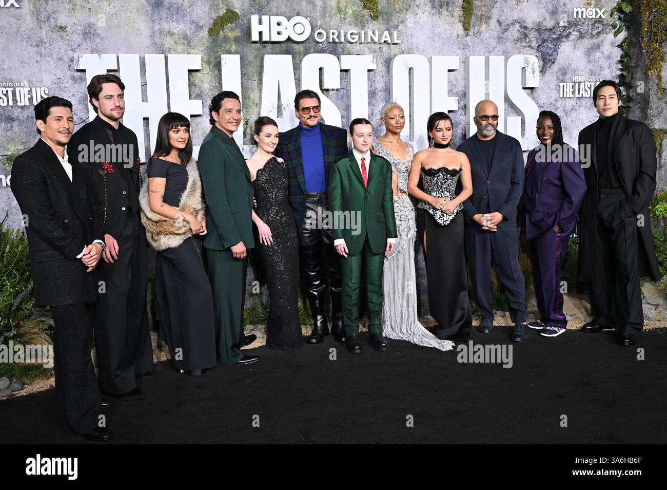 Danny Ramirez, Spencer Lord, Ariela Barer, Gabriel Luna, Kaitlyn Dever ...