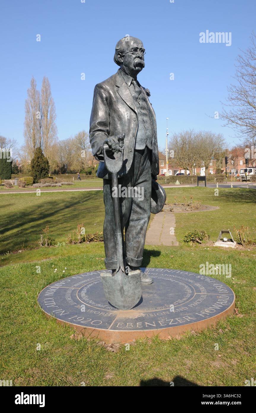 Ebenezer Howard Statue, Howardsgate, Welwyn Garden City, Hertfordshire ...