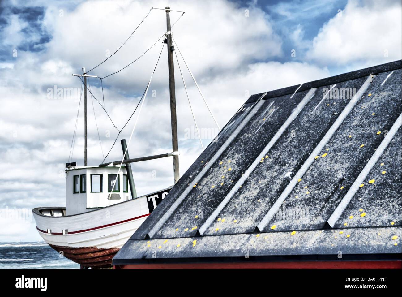 Fishing boats wooden ships hi-res stock photography and images - Alamy