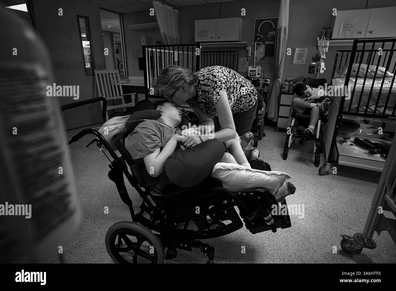 Montgomery, Alabama, USA. 3rd Sep, 2011. NOLA WAYNE kisses her ...