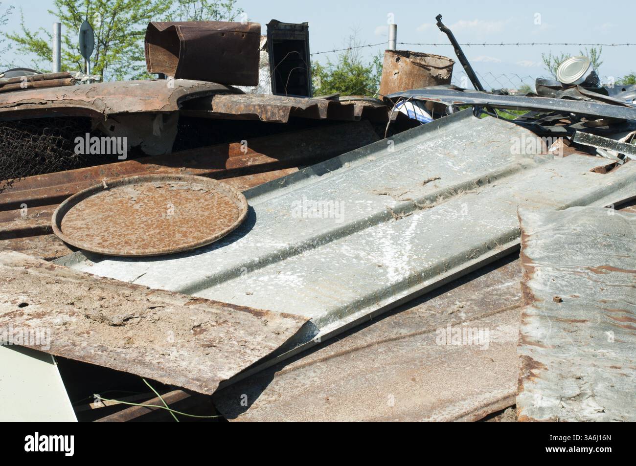 Scrap metal figure hi-res stock photography and images - Alamy