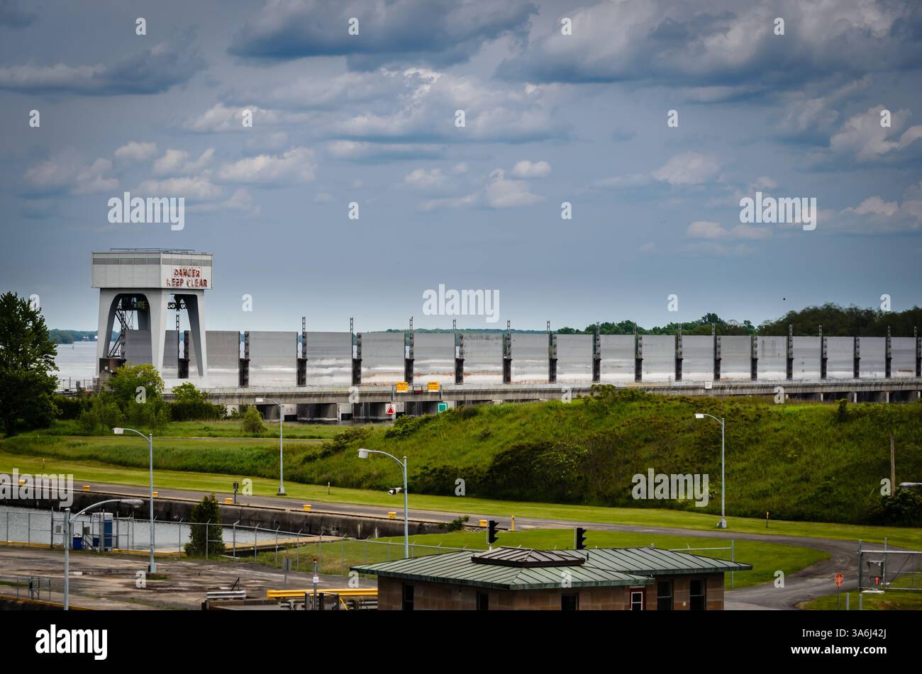 Water Level Control dam and power generation at Iroquois Lock on the St ...