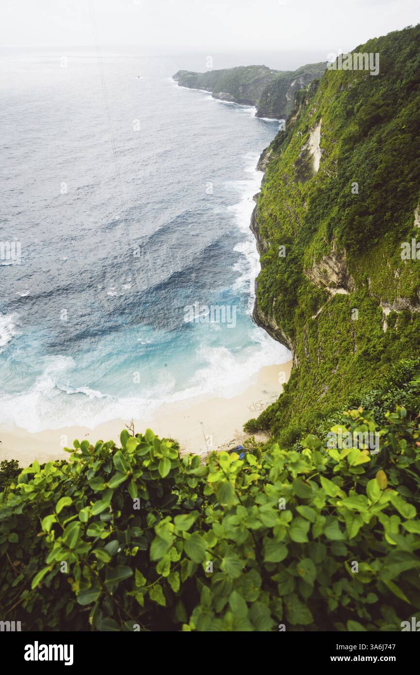 Secluded beach surrounded cliffs lush hi-res stock photography and ...