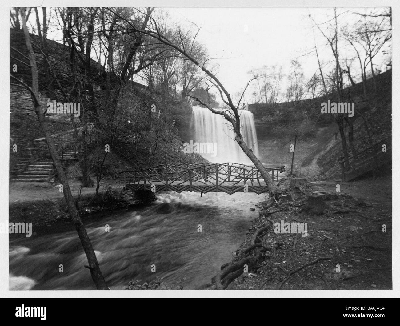 Minnehaha Falls, located in Minneapolis, Minnesota, is a popular ...