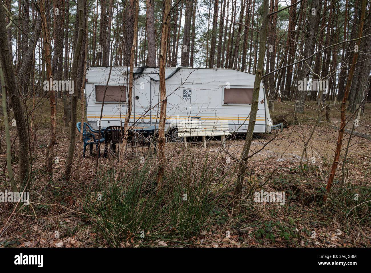 Alte Wohnwagen der Dauercamper auf dem Campingplatz der Regenbogen-AG ...