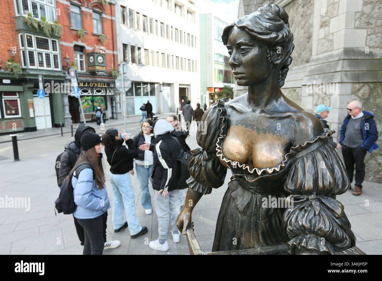 Dublin, Ireland - 12th March 2025 - Molly Malone statue on St Andrew's Street in Dublin city ...
