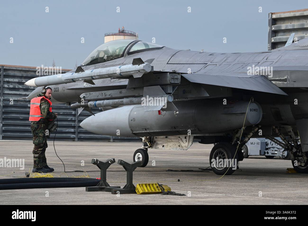 U.S. Air Force Staff Sgt. Dustin Scott, 35th Fighter Generation ...