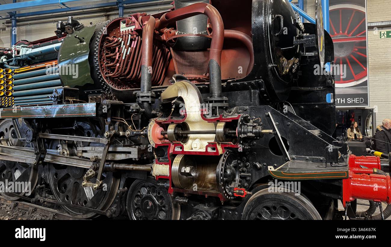 Detailed view of a sectioned steam locomotive with visible inner ...