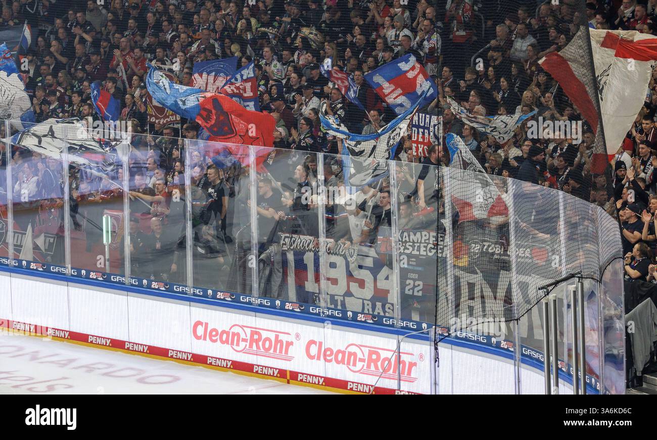 Berlin, Germany. 25th Mar, 2025. Ice hockey: DEL, Eisbären Berlin ...