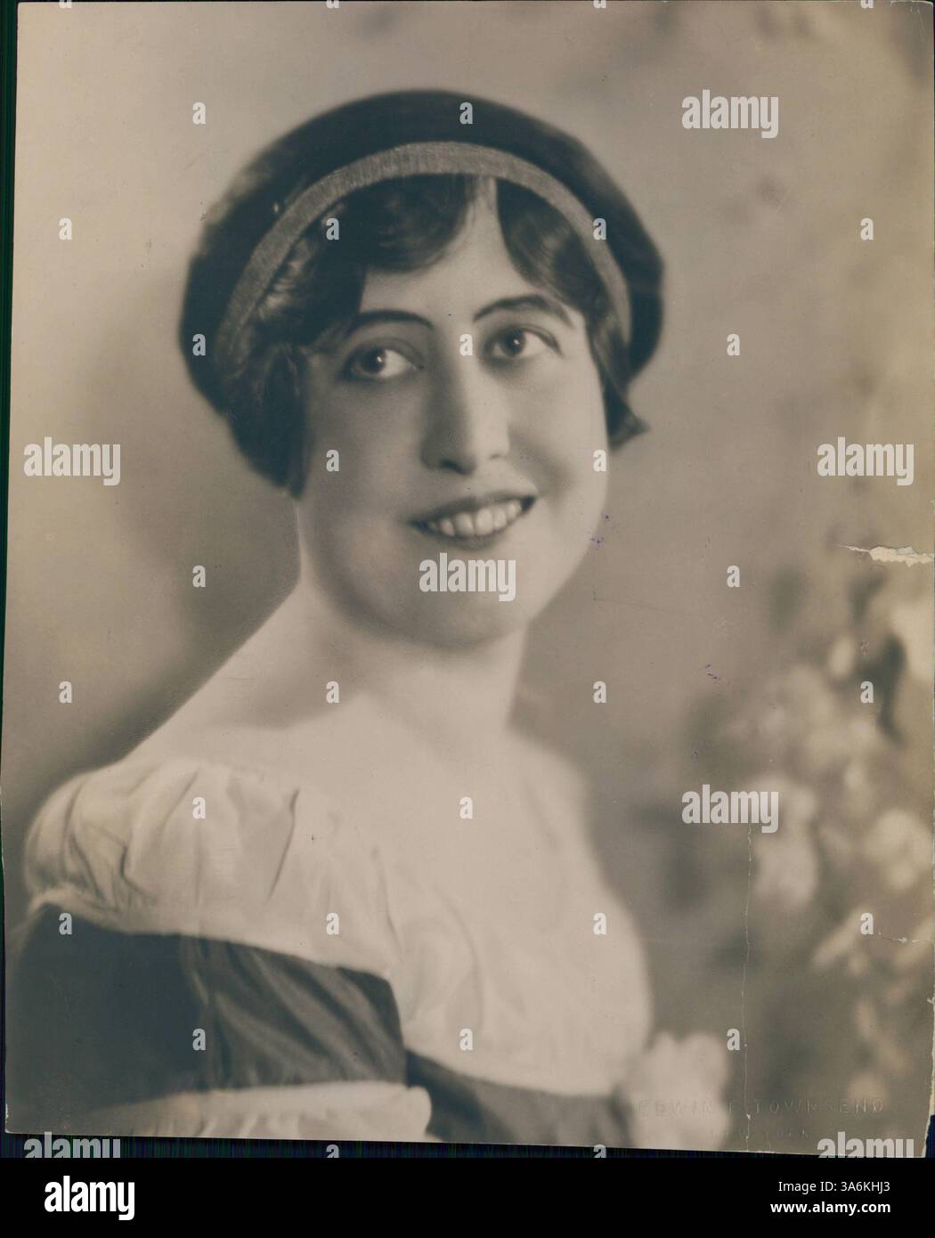 Kathleen Hart Bibb, a talented vocalist, is set to perform at the Art ...