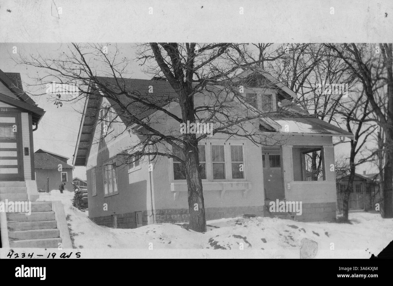 This image shows a residence located on 19th Avenue South in ...