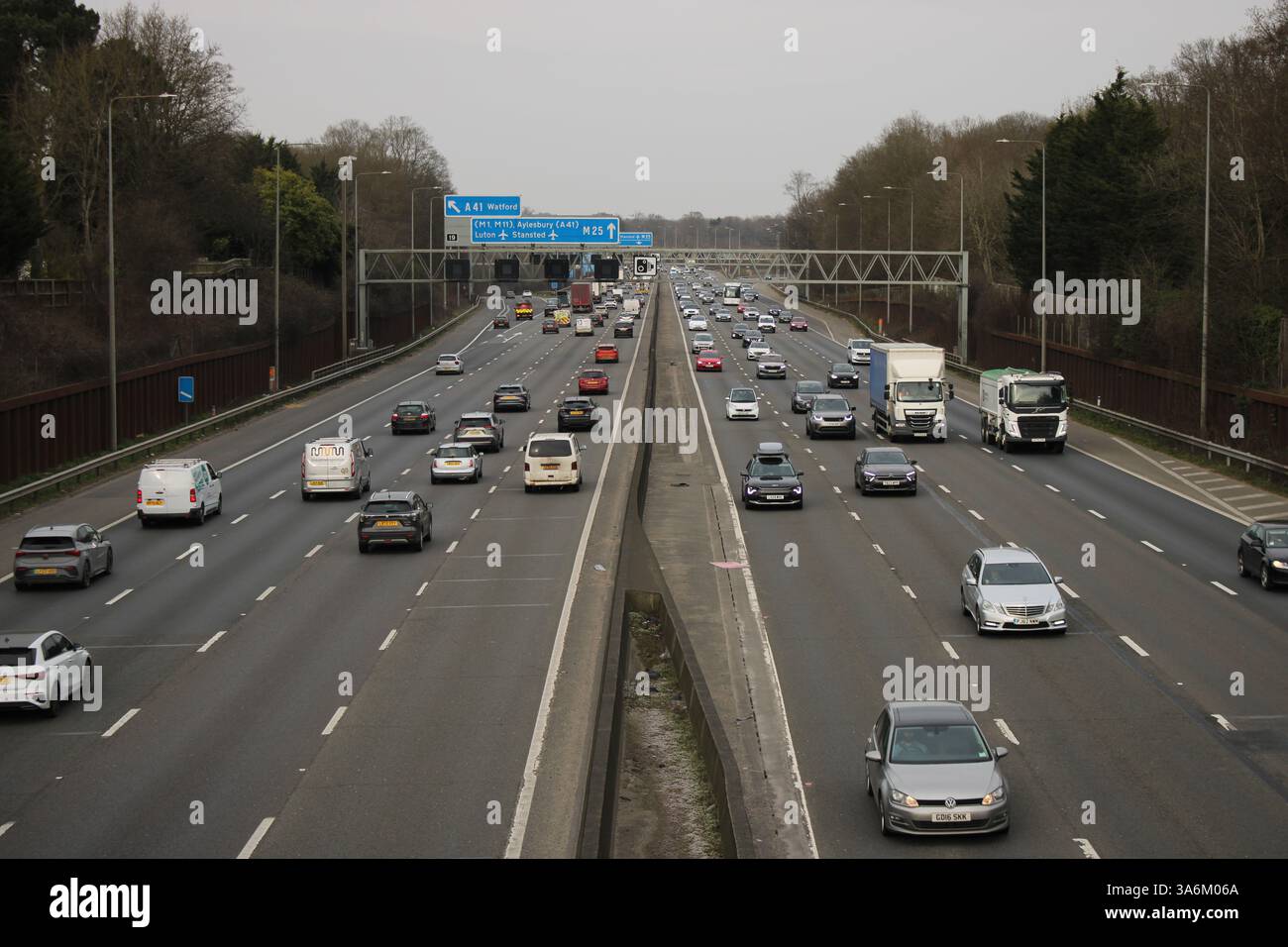 Traffic on the M25 smart motorway, Chandlers Cross 21st March 2025 ...