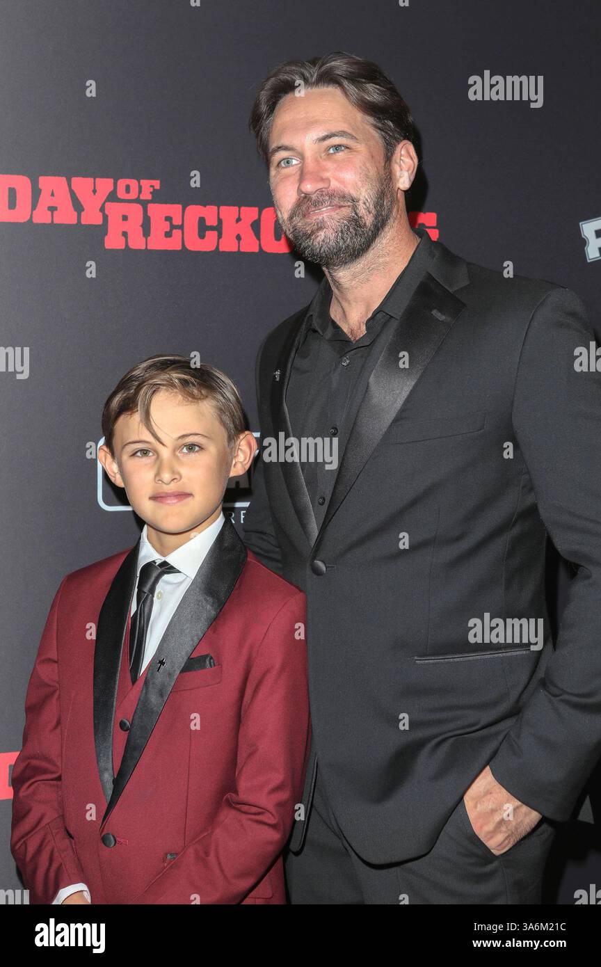 Sol Webb mit Vater Britton Webb bei der Premiere des Kinofilms Day of ...