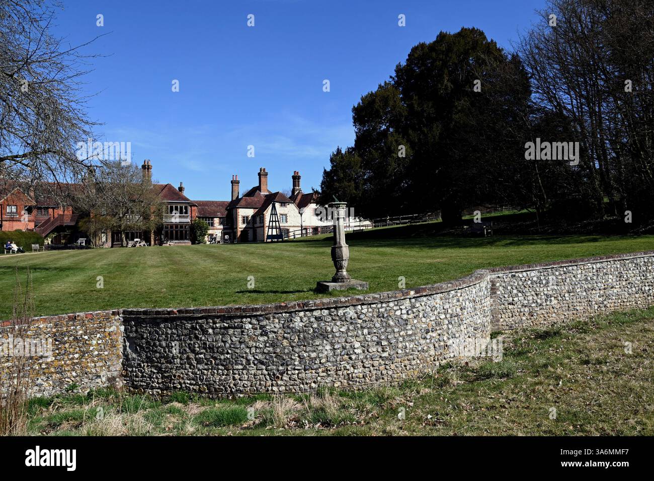 Garden ha ha wall hi-res stock photography and images - Alamy