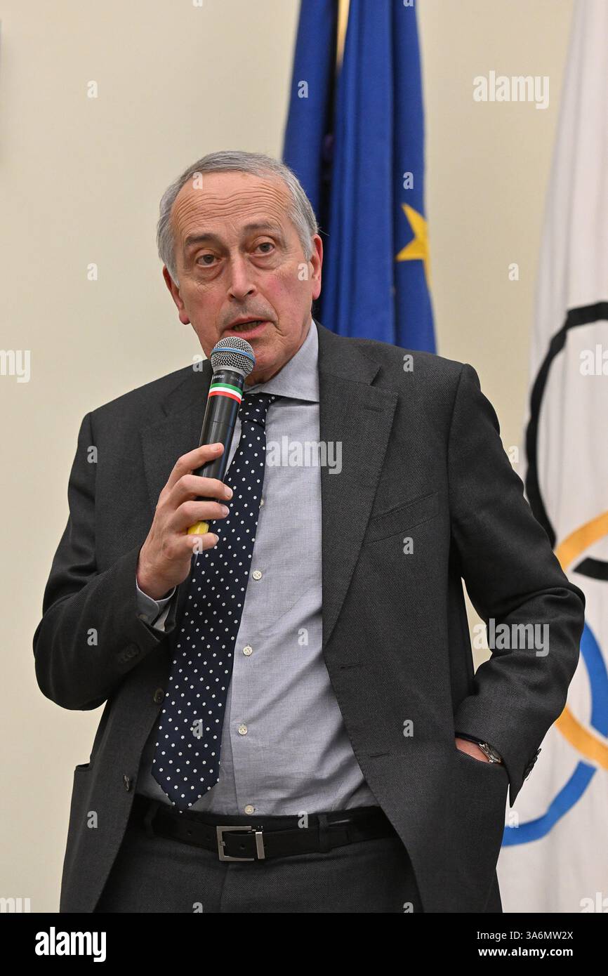 Italy women 4 hi-res stock photography and images - Alamy