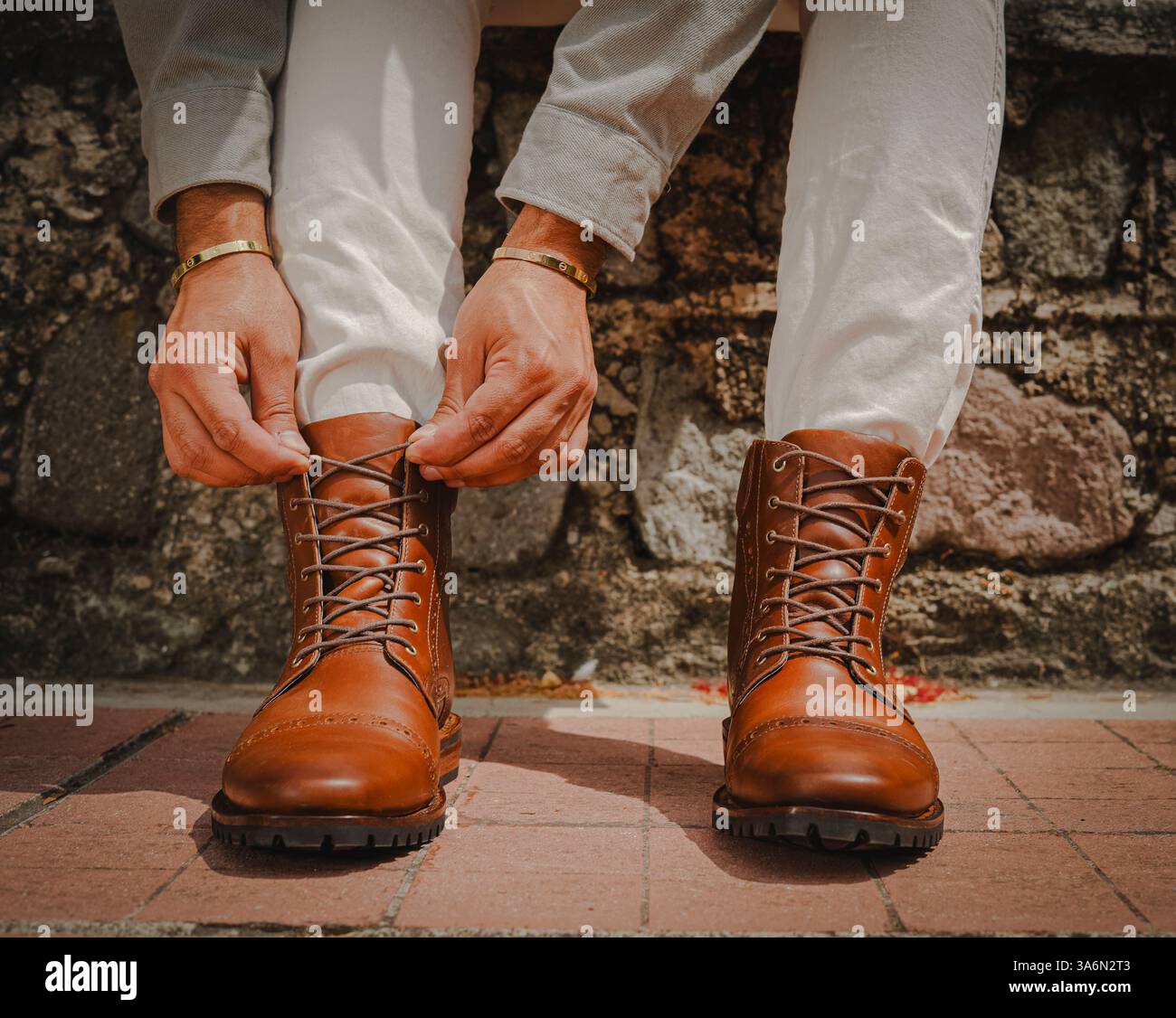 Leather goods handmade by artisans in Ecuador Stock Photo - Alamy