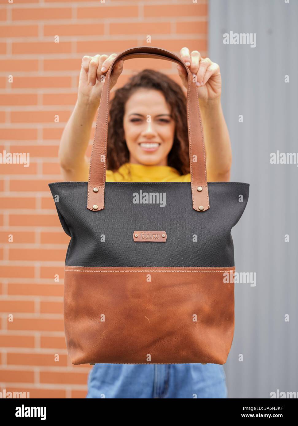 Artisan leather goods hi-res stock photography and images - Alamy