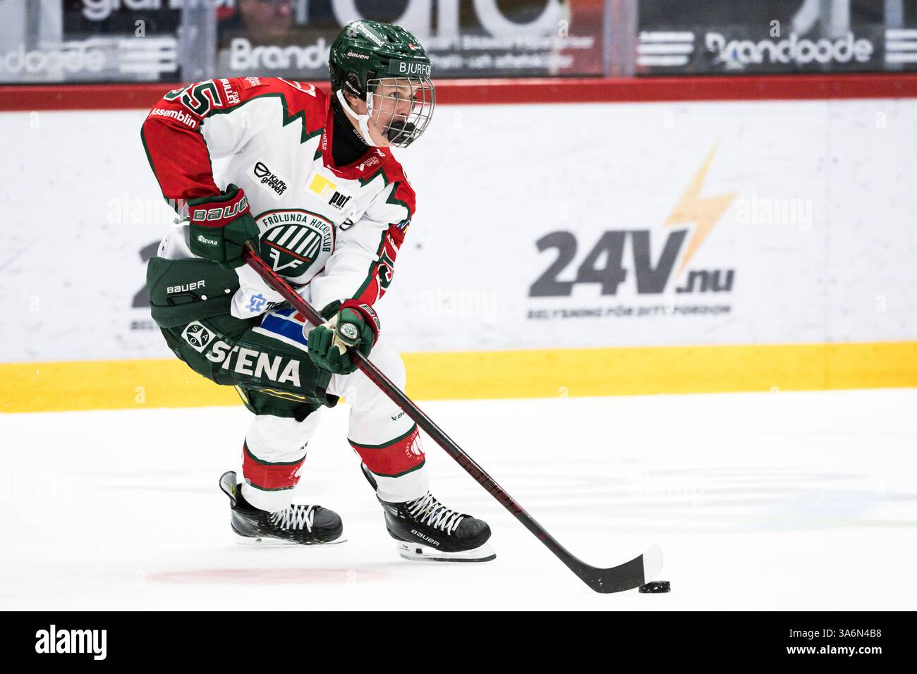 250325 Frölundas Ivar Stenberg under kvartsfinal tre i SHL mellan Timrå ...