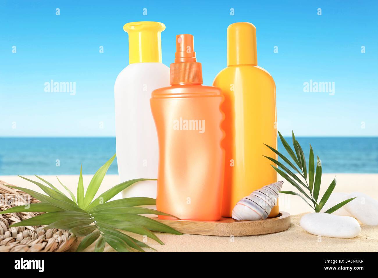 Sunscreen products on beach hi-res stock photography and images - Alamy