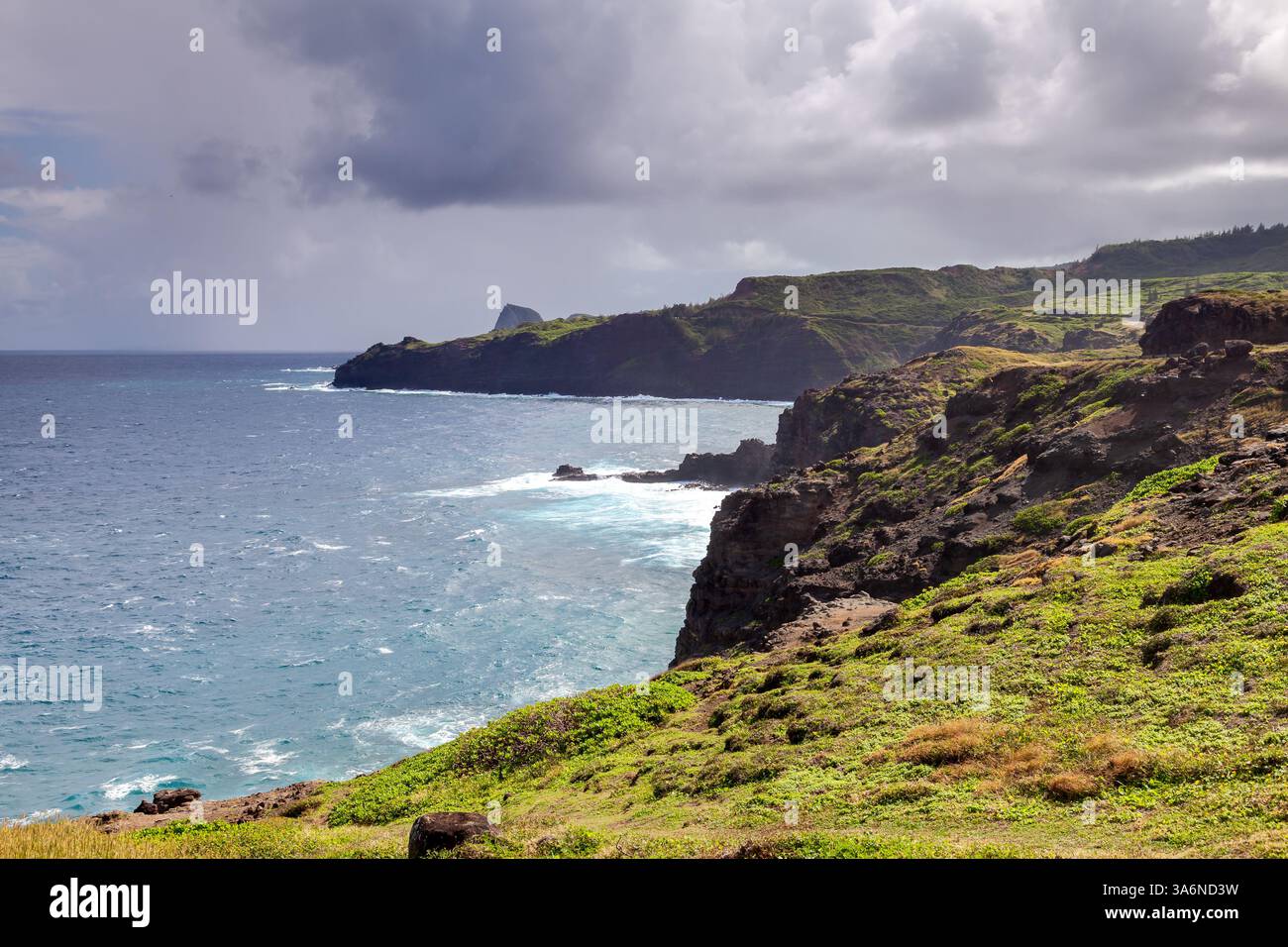 Lush greenery rocky cliffs turquoise hi-res stock photography and images - Alamy