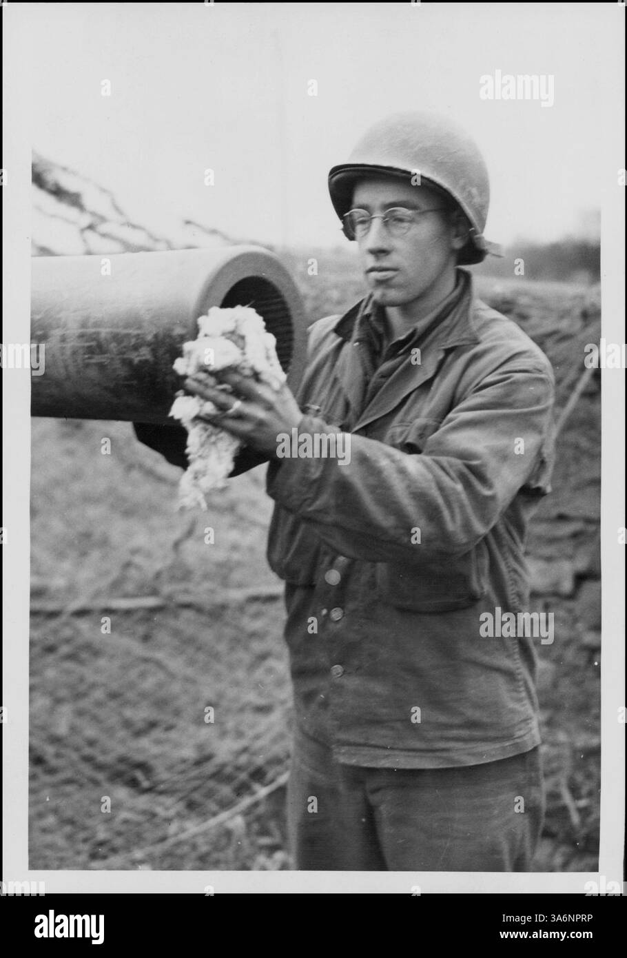 Field artillery cannoneer Black and White Stock Photos & Images - Alamy