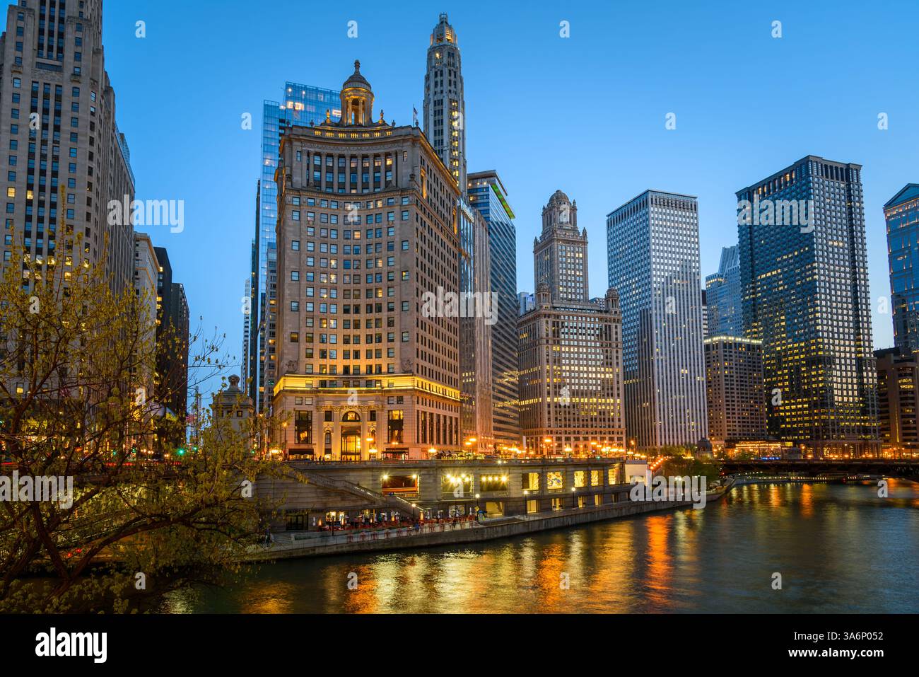 Chicago Loop skyline and river at dusk Stock Photo - Alamy