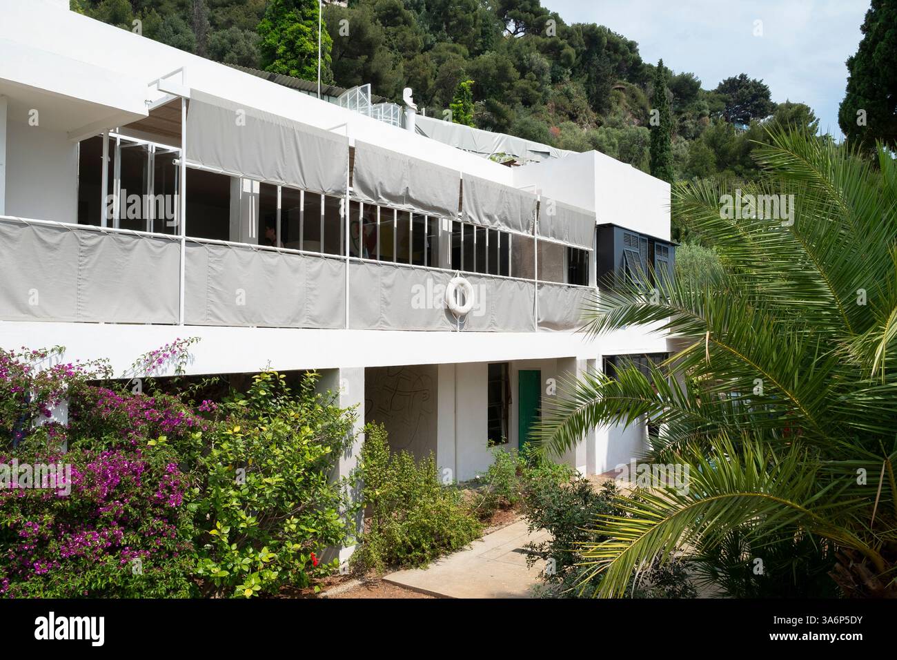 E 1027, eileen gray, le corbusier, villa, house, france, Exposition, Un ...
