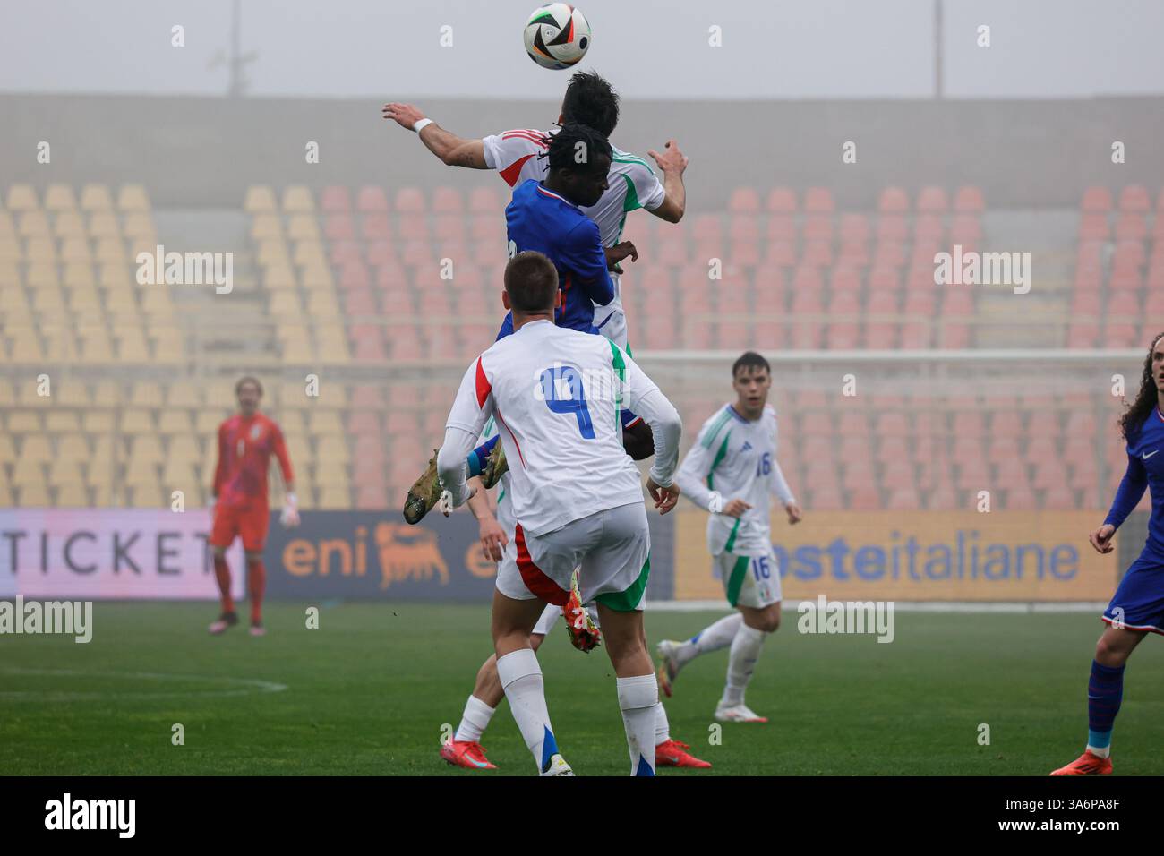 Catanzaro, Italy, 25th March 2025, Nicola Ceravolo Stadium: Niccolò ...